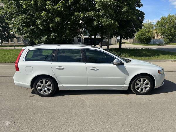 Balts Volvo V70 2010 Telšiai, ar dzinēja tilpumu 1.56 L un nobraukumu 312 tūkst. km par 2150 €, foto 4 vietnē AUTOMOTO.COM.LV