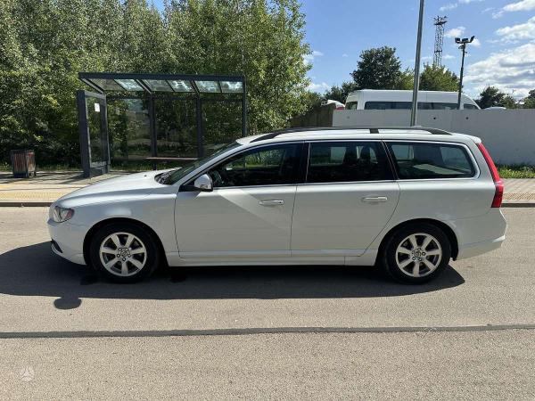 Balts Volvo V70 2010 Telšiai, ar dzinēja tilpumu 1.56 L un nobraukumu 312 tūkst. km par 2150 €, foto 9 vietnē AUTOMOTO.COM.LV