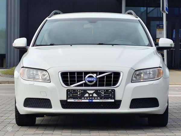 Balts Volvo V70 2010 Šauļi, ar dzinēja tilpumu 1.60 L un nobraukumu 390 tūkst. km par 3900 €, foto 3 vietnē AUTOMOTO.COM.LV