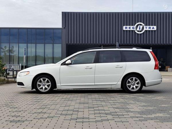 Balts Volvo V70 2010 Šauļi, ar dzinēja tilpumu 1.60 L un nobraukumu 390 tūkst. km par 3900 €, foto 5 vietnē AUTOMOTO.COM.LV