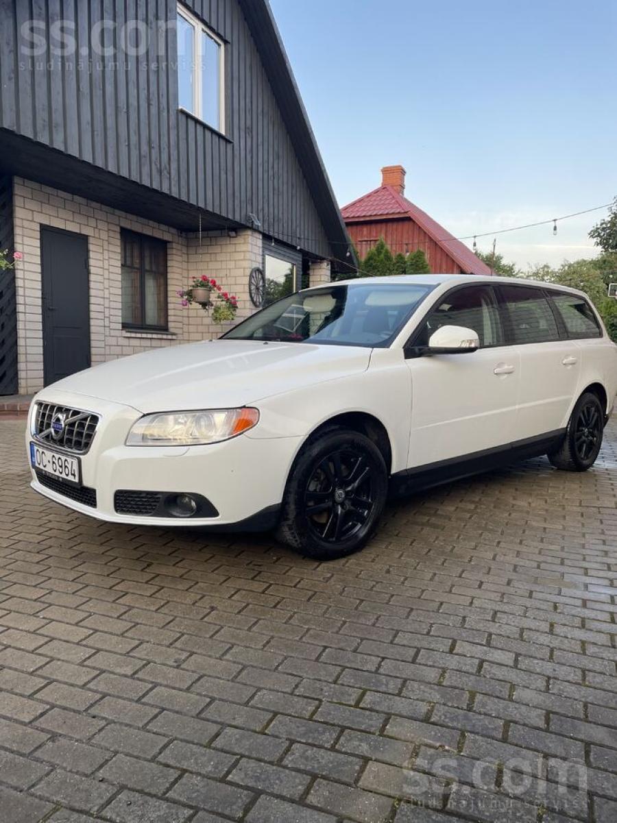 Balts Volvo V70 2010 Talsi, ar dzinēja tilpumu 2.00 L un nobraukumu 324 tūkst. km par 4700 €, foto 1 vietnē AUTOMOTO.COM.LV