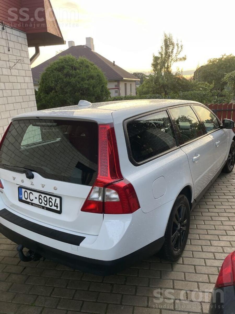 Balts Volvo V70 2010 Talsi, ar dzinēja tilpumu 2.00 L un nobraukumu 324 tūkst. km par 4700 €, foto 7 vietnē AUTOMOTO.COM.LV
