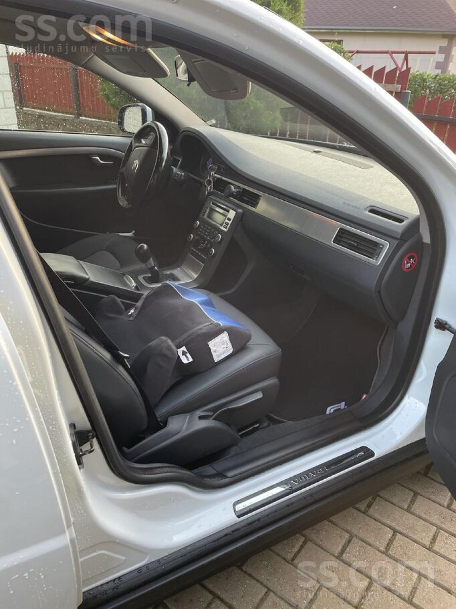 Balts Volvo V70 2010 Talsi, ar dzinēja tilpumu 2.00 L un nobraukumu 324 tūkst. km par 4700 €, foto 8 vietnē AUTOMOTO.COM.LV