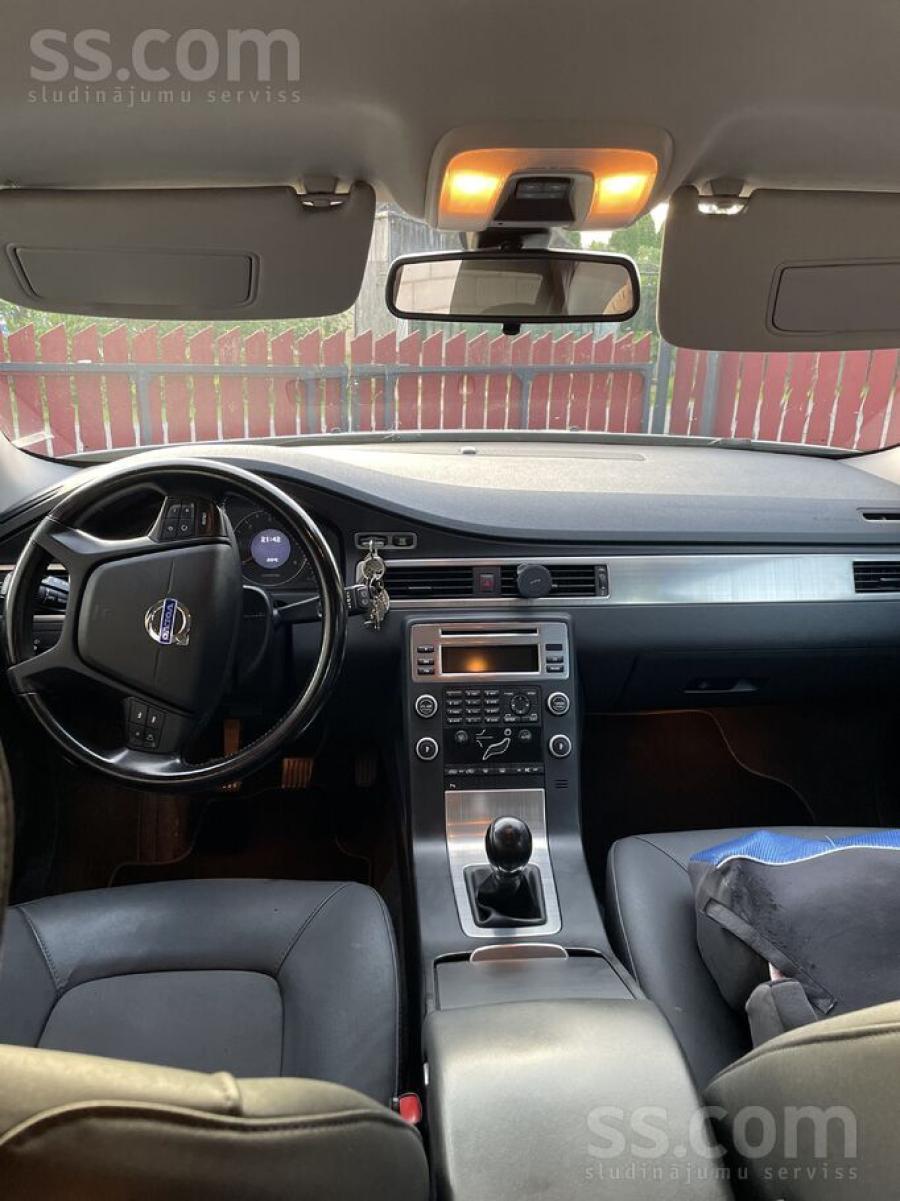 Balts Volvo V70 2010 Talsi, ar dzinēja tilpumu 2.00 L un nobraukumu 324 tūkst. km par 4700 €, foto 12 vietnē AUTOMOTO.COM.LV