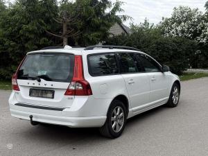 White Volvo V70 2010 in Ukmerge, with an engine capacity of 1.98 L and mileage of 360 thousand km for 3500 €, photo 5 on AUTOMOTO.COM.LV