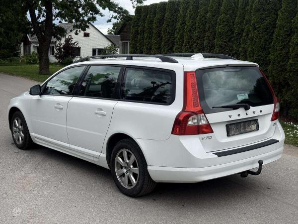 White Volvo V70 2010 in Ukmerge, with an engine capacity of 1.98 L and mileage of 360 thousand km for 3500 €, photo 5 on AUTOMOTO.COM.LV