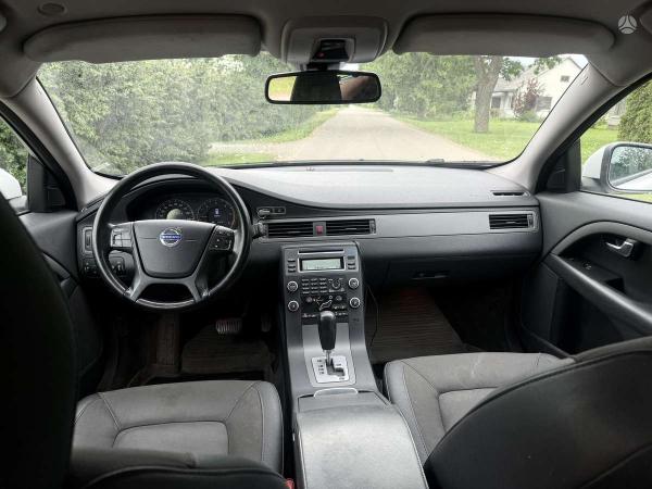 White Volvo V70 2010 in Ukmerge, with an engine capacity of 1.98 L and mileage of 360 thousand km for 3500 €, photo 6 on AUTOMOTO.COM.LV