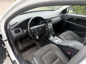 White Volvo V70 2010 in Ukmerge, with an engine capacity of 1.98 L and mileage of 360 thousand km for 3500 €, photo 8 on AUTOMOTO.COM.LV