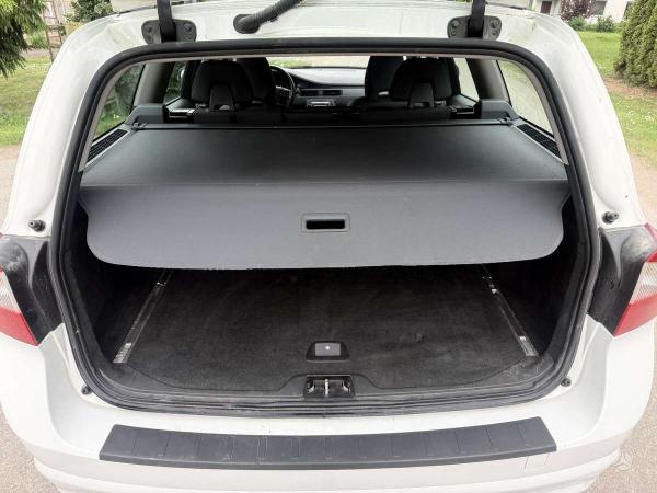 White Volvo V70 2010 in Ukmerge, with an engine capacity of 1.98 L and mileage of 360 thousand km for 3500 €, photo 8 on AUTOMOTO.COM.LV