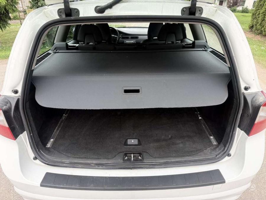 White Volvo V70 2010 in Ukmerge, with an engine capacity of 1.98 L and mileage of 360 thousand km for 3500 €, photo 9 on AUTOMOTO.COM.LV