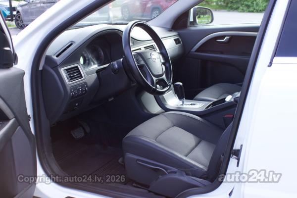 White Volvo V70 2010 in Tartu, with an engine capacity of 2.00 L and mileage of 261 thousand km for 4890 €, photo 7 on AUTOMOTO.COM.LV