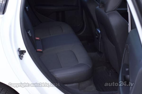 White Volvo V70 2010 in Tartu, with an engine capacity of 2.00 L and mileage of 261 thousand km for 4890 €, photo 10 on AUTOMOTO.COM.LV
