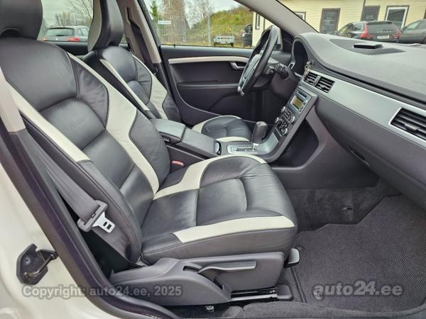 Balts Volvo V70 2011 Tartu, ar dzinēja tilpumu 2.40 L un nobraukumu 278 tūkst. km par 6990 €, foto 11 vietnē AUTOMOTO.COM.LV