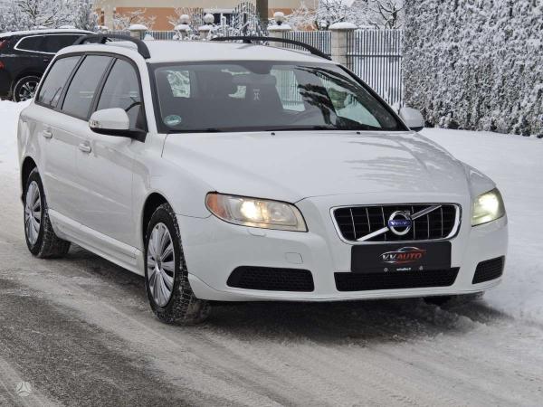 White Volvo V70 2011 in Kedainiai, with an engine capacity of 1.56 L and mileage of 292 thousand km for 3750 €, photo 2 on AUTOMOTO.COM.LV