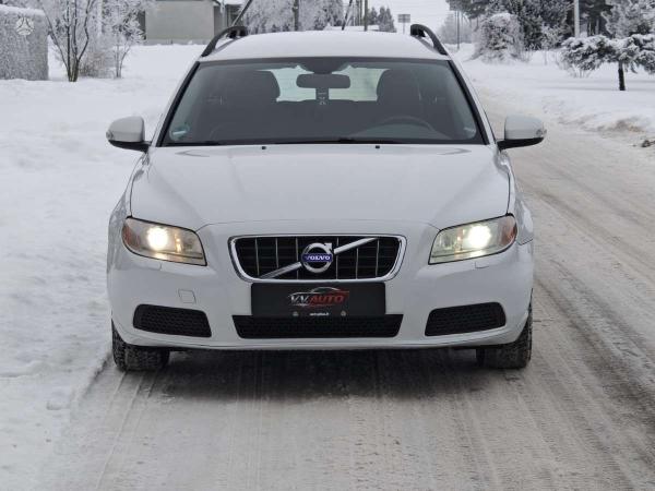 White Volvo V70 2011 in Kedainiai, with an engine capacity of 1.56 L and mileage of 292 thousand km for 3750 €, photo 3 on AUTOMOTO.COM.LV