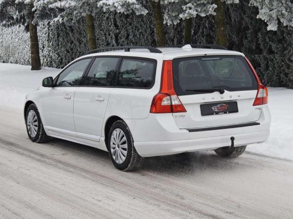 White Volvo V70 2011 in Kedainiai, with an engine capacity of 1.56 L and mileage of 292 thousand km for 3750 €, photo 5 on AUTOMOTO.COM.LV