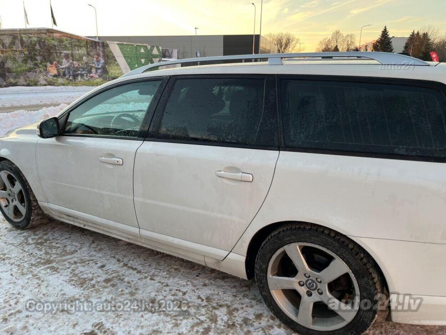 White Volvo V70 2011 in Tartu, with an engine capacity of 2.00 L and mileage of 199 thousand km for 6000 €, photo 2 on AUTOMOTO.COM.LV