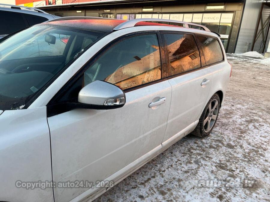White Volvo V70 2011 in Tartu, with an engine capacity of 2.00 L and mileage of 199 thousand km for 6000 €, photo 3 on AUTOMOTO.COM.LV