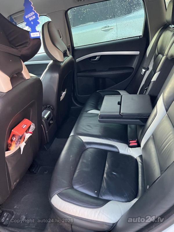 Balts Volvo V70 2011 Tartu, ar dzinēja tilpumu 2.00 L un nobraukumu 199 tūkst. km par 6000 €, foto 11 vietnē AUTOMOTO.COM.LV