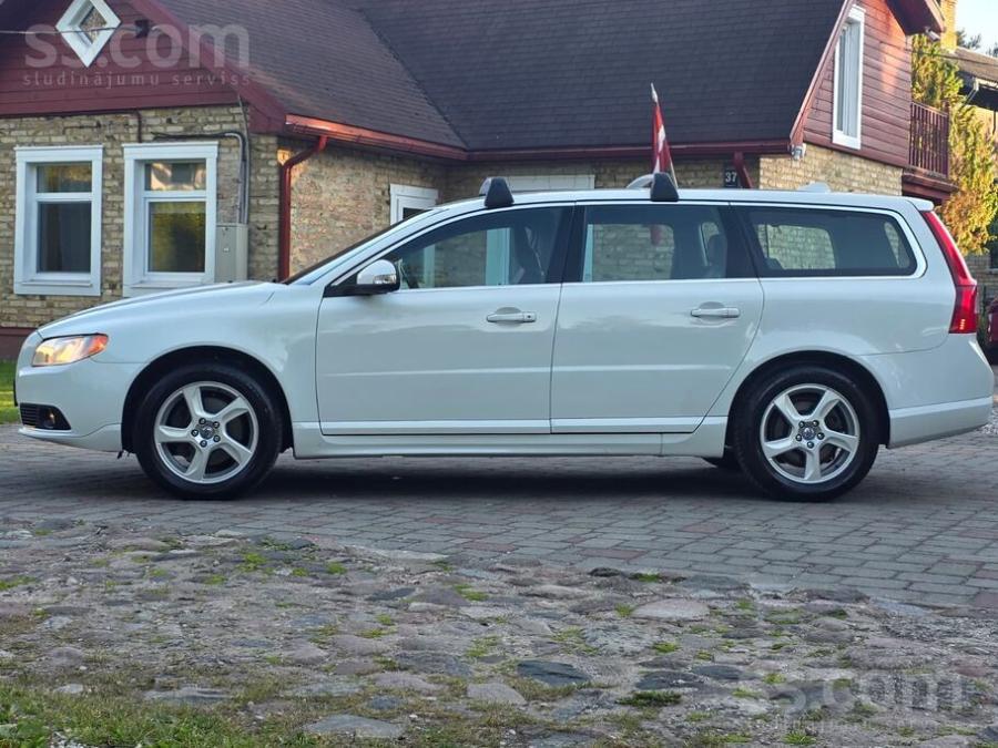 Balts Volvo V70 2011 Rīga, ar dzinēja tilpumu 2.40 L un nobraukumu 316 tūkst. km par 5950 €, foto 3 vietnē AUTOMOTO.COM.LV