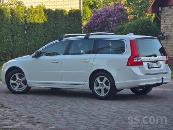Balts Volvo V70 2011 Rīga, ar dzinēja tilpumu 2.40 L un nobraukumu 316 tūkst. km par 5950 €, foto 3 vietnē AUTOMOTO.COM.LV