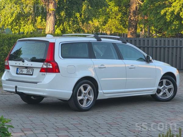 Balts Volvo V70 2011 Rīga, ar dzinēja tilpumu 2.40 L un nobraukumu 316 tūkst. km par 5950 €, foto 5 vietnē AUTOMOTO.COM.LV