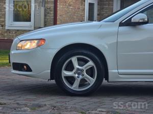Balts Volvo V70 2011 Rīga, ar dzinēja tilpumu 2.40 L un nobraukumu 316 tūkst. km par 5950 €, foto 10 vietnē AUTOMOTO.COM.LV