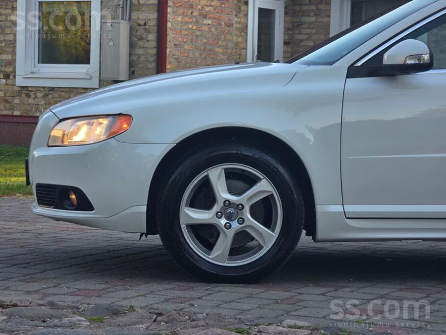 Balts Volvo V70 2011 Rīga, ar dzinēja tilpumu 2.40 L un nobraukumu 316 tūkst. km par 5950 €, foto 10 vietnē AUTOMOTO.COM.LV