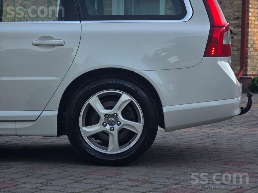 Balts Volvo V70 2011 Rīga, ar dzinēja tilpumu 2.40 L un nobraukumu 316 tūkst. km par 5950 €, foto 11 vietnē AUTOMOTO.COM.LV