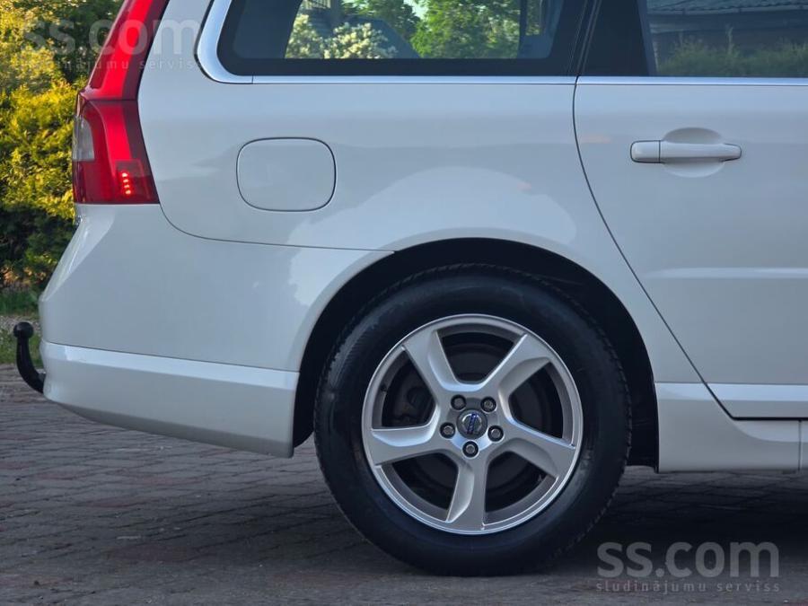 Balts Volvo V70 2011 Rīga, ar dzinēja tilpumu 2.40 L un nobraukumu 316 tūkst. km par 5950 €, foto 12 vietnē AUTOMOTO.COM.LV