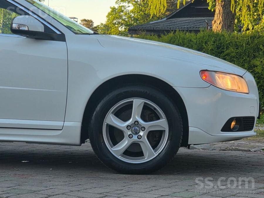 Balts Volvo V70 2011 Rīga, ar dzinēja tilpumu 2.40 L un nobraukumu 316 tūkst. km par 5950 €, foto 13 vietnē AUTOMOTO.COM.LV