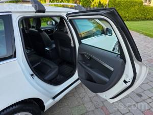 Balts Volvo V70 2011 Rīga, ar dzinēja tilpumu 2.40 L un nobraukumu 316 tūkst. km par 5950 €, foto 17 vietnē AUTOMOTO.COM.LV
