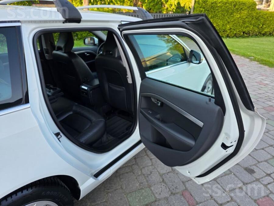 Balts Volvo V70 2011 Rīga, ar dzinēja tilpumu 2.40 L un nobraukumu 316 tūkst. km par 5950 €, foto 17 vietnē AUTOMOTO.COM.LV
