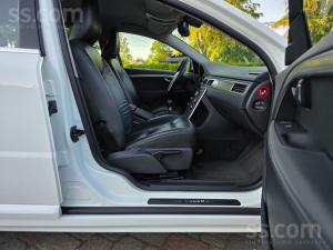 Balts Volvo V70 2011 Rīga, ar dzinēja tilpumu 2.40 L un nobraukumu 316 tūkst. km par 5950 €, foto 21 vietnē AUTOMOTO.COM.LV
