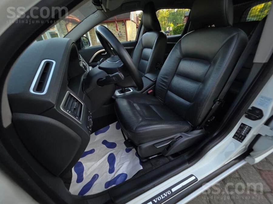 Balts Volvo V70 2011 Rīga, ar dzinēja tilpumu 2.40 L un nobraukumu 316 tūkst. km par 5950 €, foto 26 vietnē AUTOMOTO.COM.LV