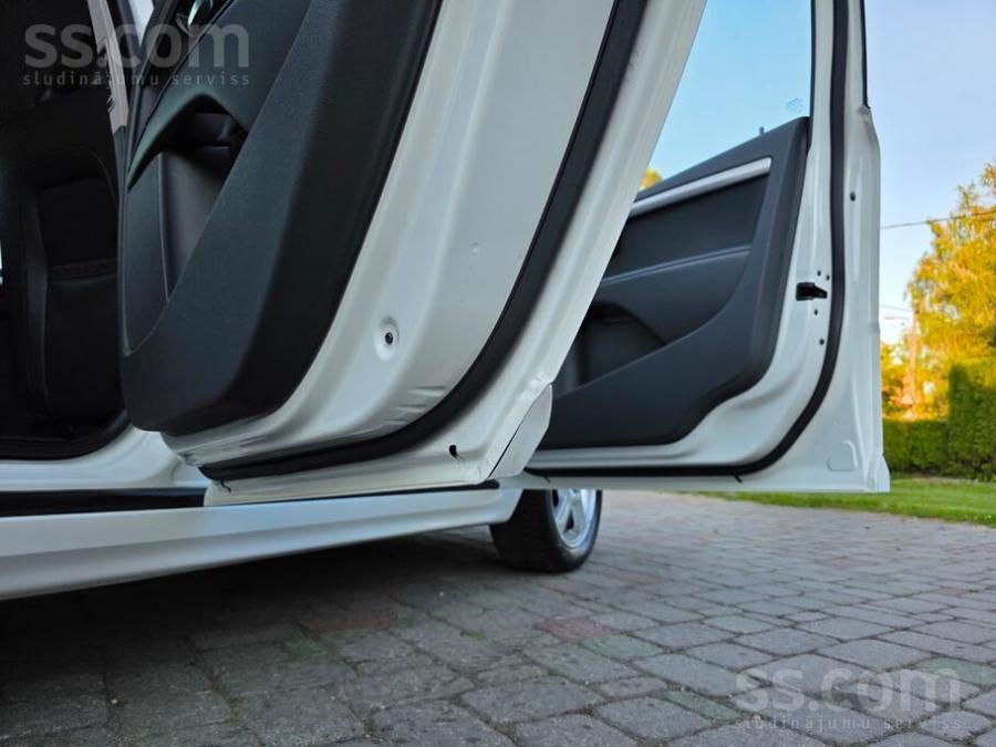 Balts Volvo V70 2011 Rīga, ar dzinēja tilpumu 2.40 L un nobraukumu 316 tūkst. km par 5950 €, foto 32 vietnē AUTOMOTO.COM.LV