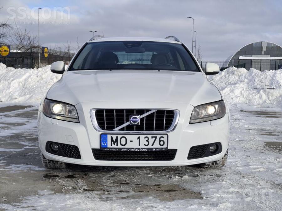 Balts Volvo V70 2011 Liepāja, ar dzinēja tilpumu 2.00 L un nobraukumu 332 tūkst. km par 5300 €, foto 1 vietnē AUTOMOTO.COM.LV