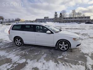 Balts Volvo V70 2011 Liepāja, ar dzinēja tilpumu 2.00 L un nobraukumu 332 tūkst. km par 5300 €, foto 4 vietnē AUTOMOTO.COM.LV