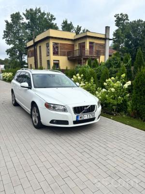 White Volvo V70 2011 in Riga, with an engine capacity of 2.00 L and mileage of 334 thousand km for 3750 €, photo 3 on AUTOMOTO.COM.LV