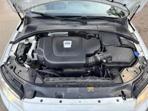 White Volvo V70 2011 in Riga, with an engine capacity of 2.00 L and mileage of 334 thousand km for 3750 €, photo 8 on AUTOMOTO.COM.LV