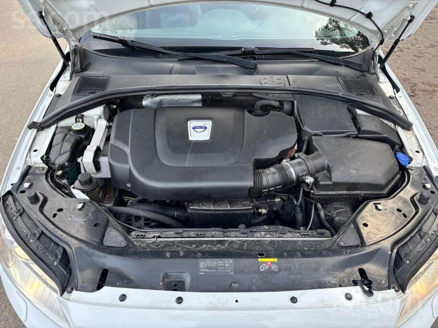 White Volvo V70 2011 in Riga, with an engine capacity of 2.00 L and mileage of 334 thousand km for 3750 €, photo 8 on AUTOMOTO.COM.LV