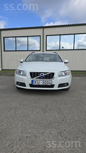 White Volvo V70 2011 in Ogre, with an engine capacity of 2.40 L and mileage of 310 thousand km for 4400 €, photo  on AUTOMOTO.COM.LV