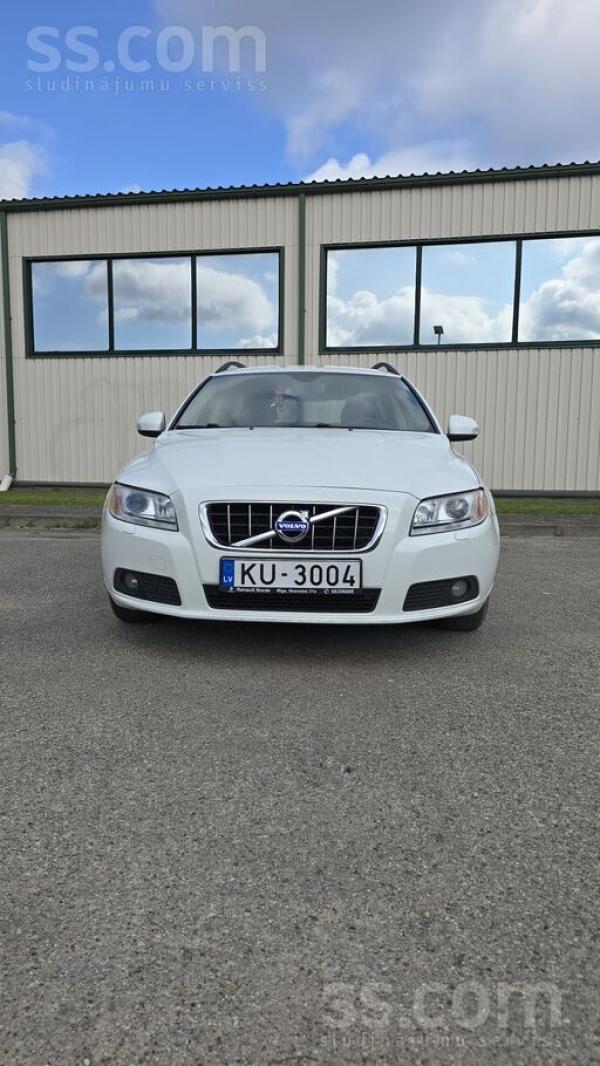 Balts Volvo V70 2011 Ogre, ar dzinēja tilpumu 2.40 L un nobraukumu 310 tūkst. km par 4400 €, foto 1 vietnē AUTOMOTO.COM.LV