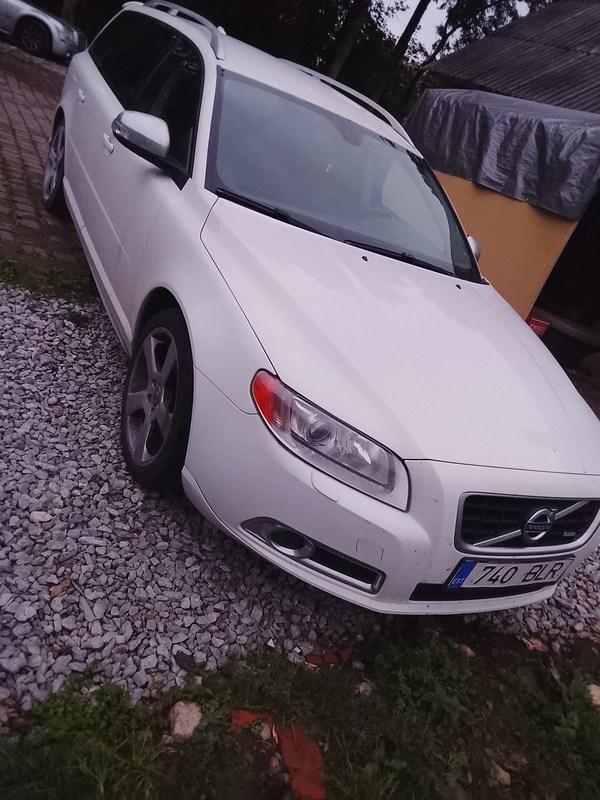Volvo V70 2011 in Tallinn on AUTOMOTO.COM.LV White Volvo V70 2011 in Tallinn, with an engine capacity of 2.00 L and mileage of 0 thousand km for 3000 €, photo 6 on AUTOMOTO.COM.LV