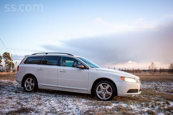 Balts Volvo V70 2012 Rīga, ar dzinēja tilpumu 3.00 L un nobraukumu 258 tūkst. km par 4950 €, foto 3 vietnē AUTOMOTO.COM.LV