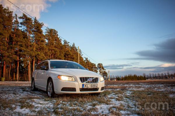 White Volvo V70 2012 in Riga, with an engine capacity of 3.00 L and mileage of 258 thousand km for 6290 €, photo 3 on AUTOMOTO.COM.LV