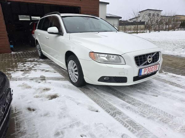 Balts Volvo V70 2012 Viļņa, ar dzinēja tilpumu 2.40 L un nobraukumu 252 tūkst. km par 6500 €, foto 1 vietnē AUTOMOTO.COM.LV
