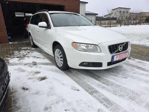 White Volvo V70 2012 in Vilnius, with an engine capacity of 2.40 L and mileage of 252 thousand km for 6500 €, photo  on AUTOMOTO.COM.LV