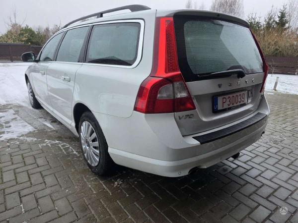 Balts Volvo V70 2012 Viļņa, ar dzinēja tilpumu 2.40 L un nobraukumu 252 tūkst. km par 6500 €, foto 4 vietnē AUTOMOTO.COM.LV