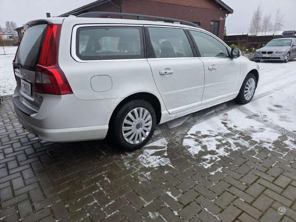 Balts Volvo V70 2012 Viļņa, ar dzinēja tilpumu 2.40 L un nobraukumu 252 tūkst. km par 6500 €, foto 6 vietnē AUTOMOTO.COM.LV